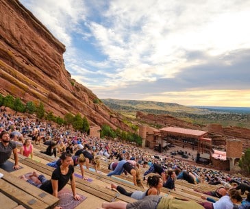 Denver’s yoga scene strikes the perfect pose - Office du tourisme des USA